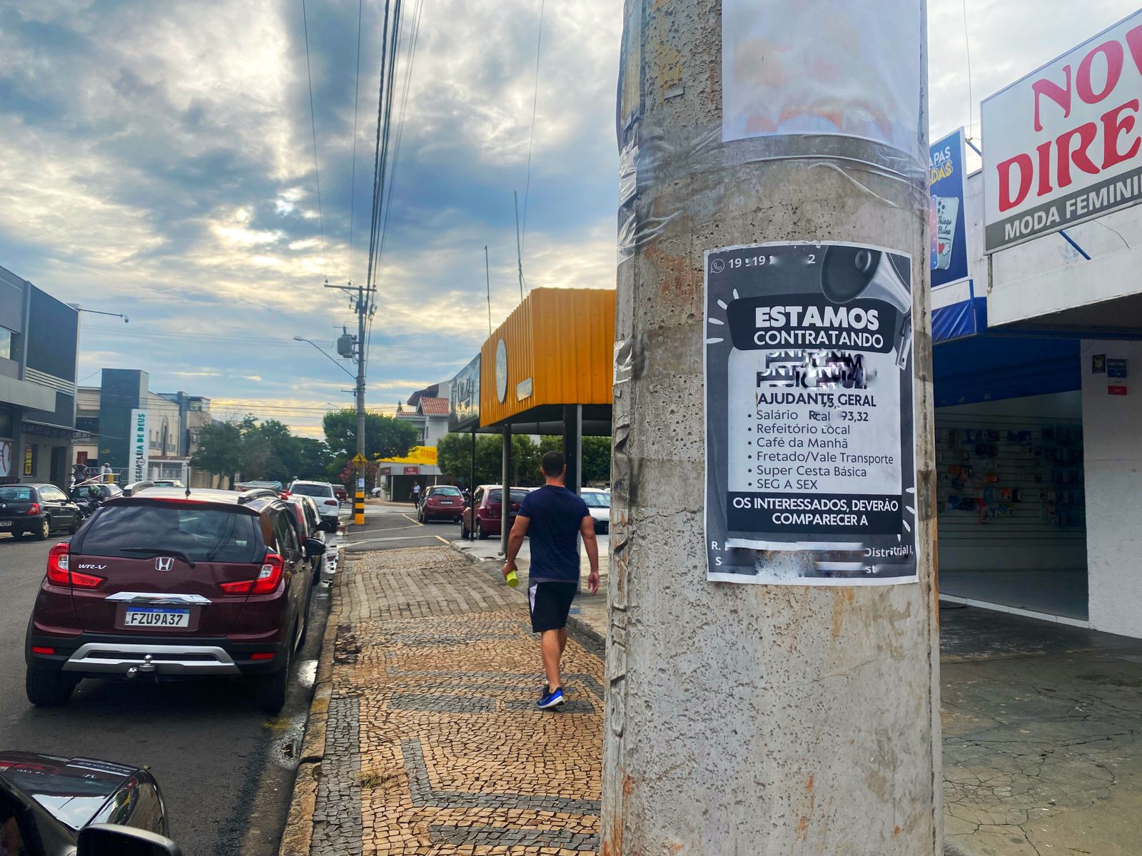 Anúncios de vagas de emprego em postes chamam atenção na região - SB24HORAS